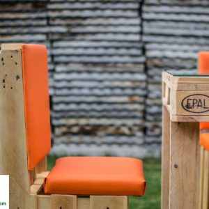 Mesa y sillas con palets – PALETS Y MUEBLES